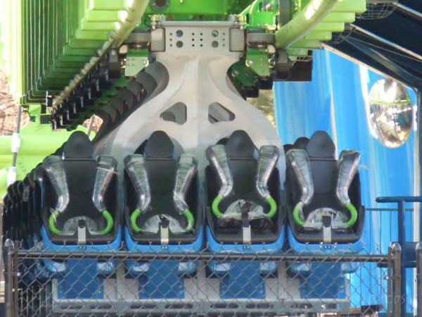 Nieuwe trein voor Goliath in Six Flags New England • Rocky de Bever